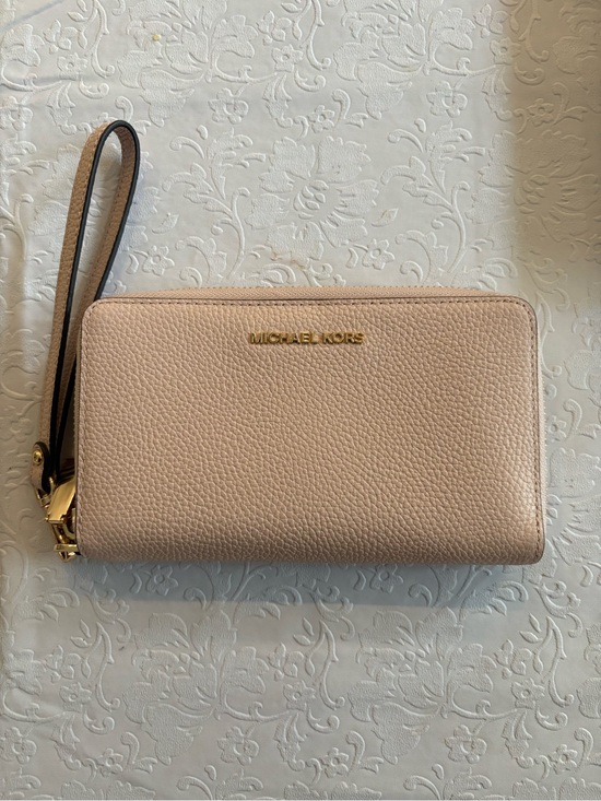 Michael Kors | Bags | Michael Kors Pale Pink Pebbled Leather Zip ...